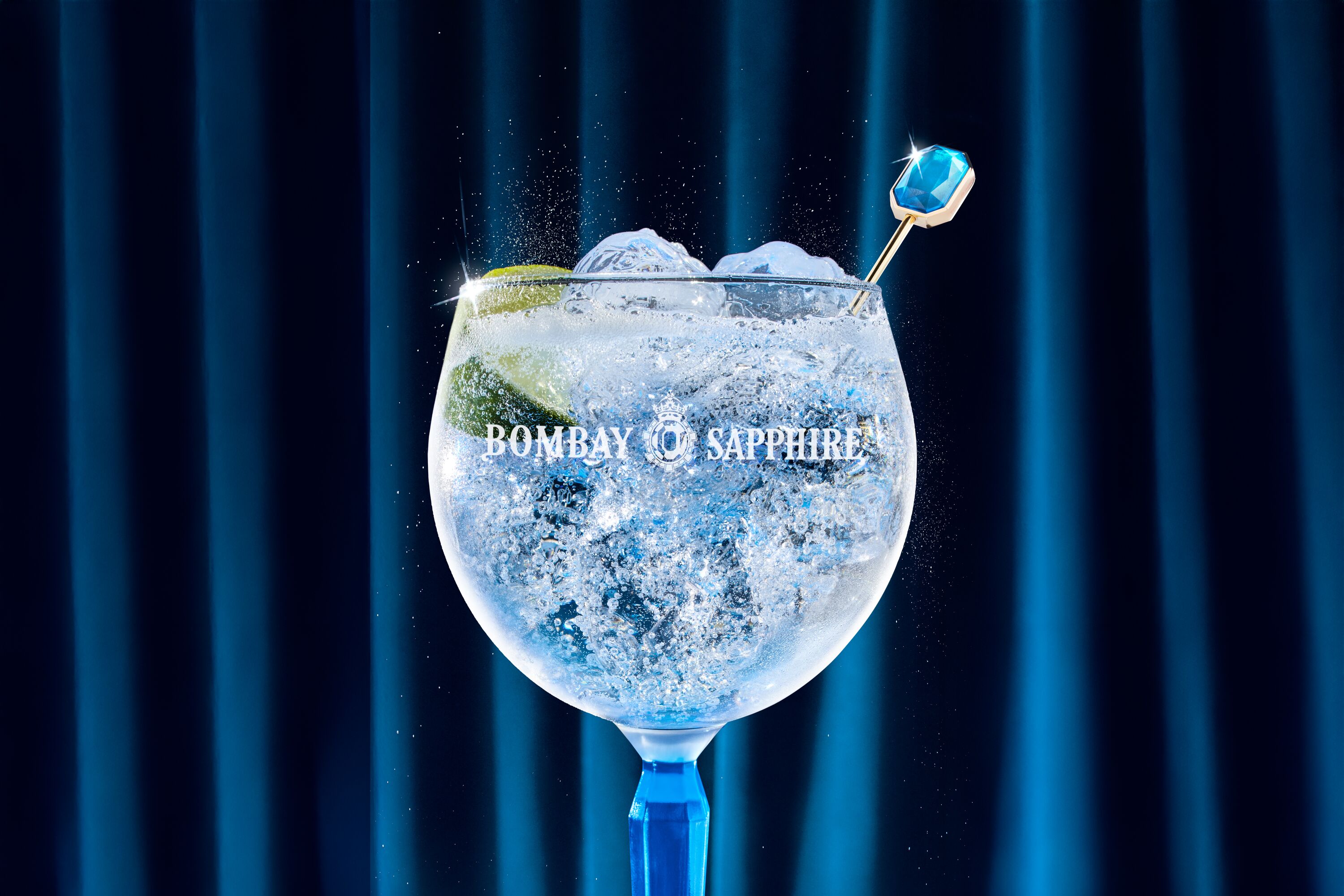 Bombay Sapphire invita a sumergirse en un mundo azul sensorial con su ...